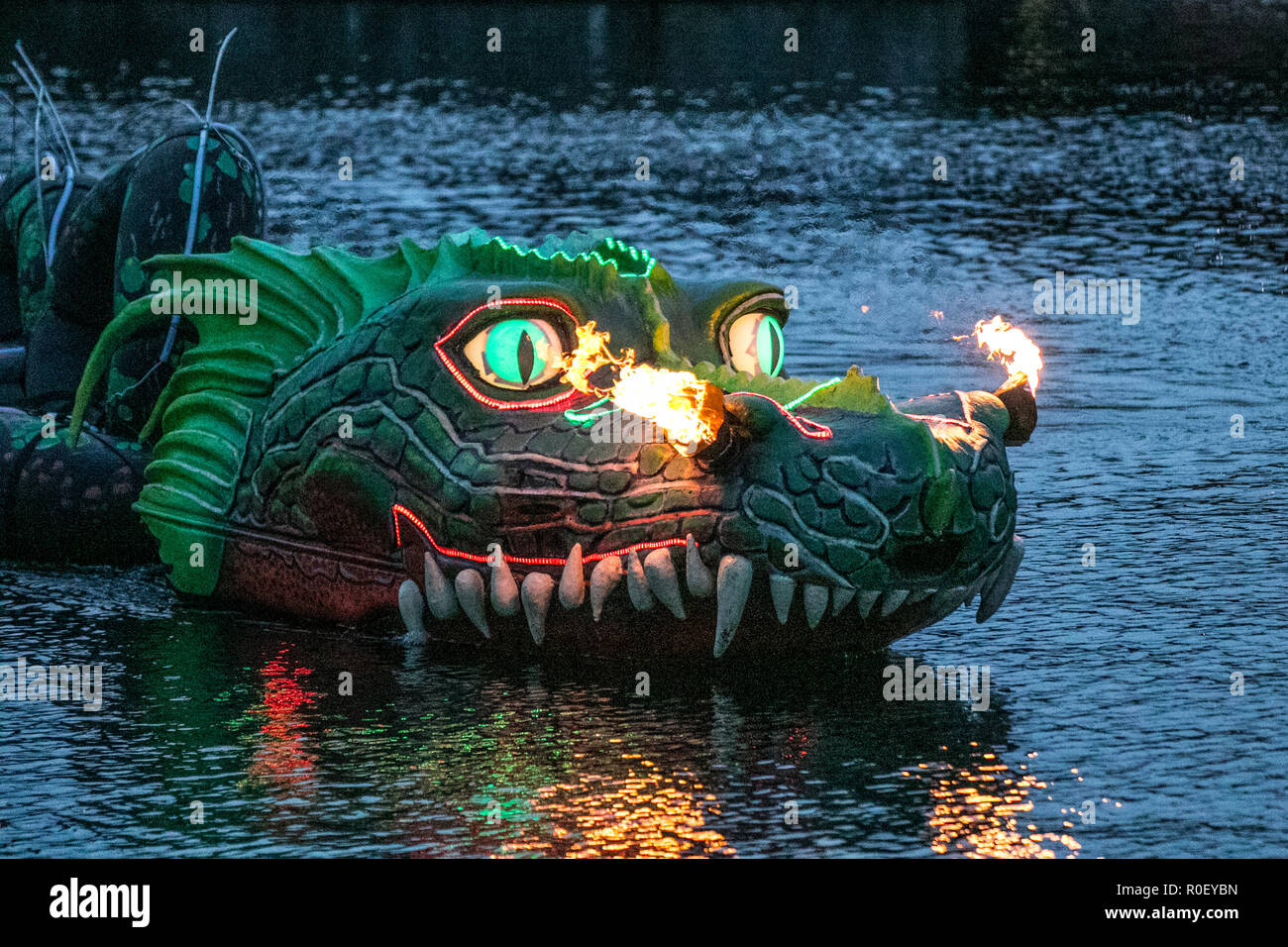 Dragon head lit on fire hi-res stock photography and images - Alamy