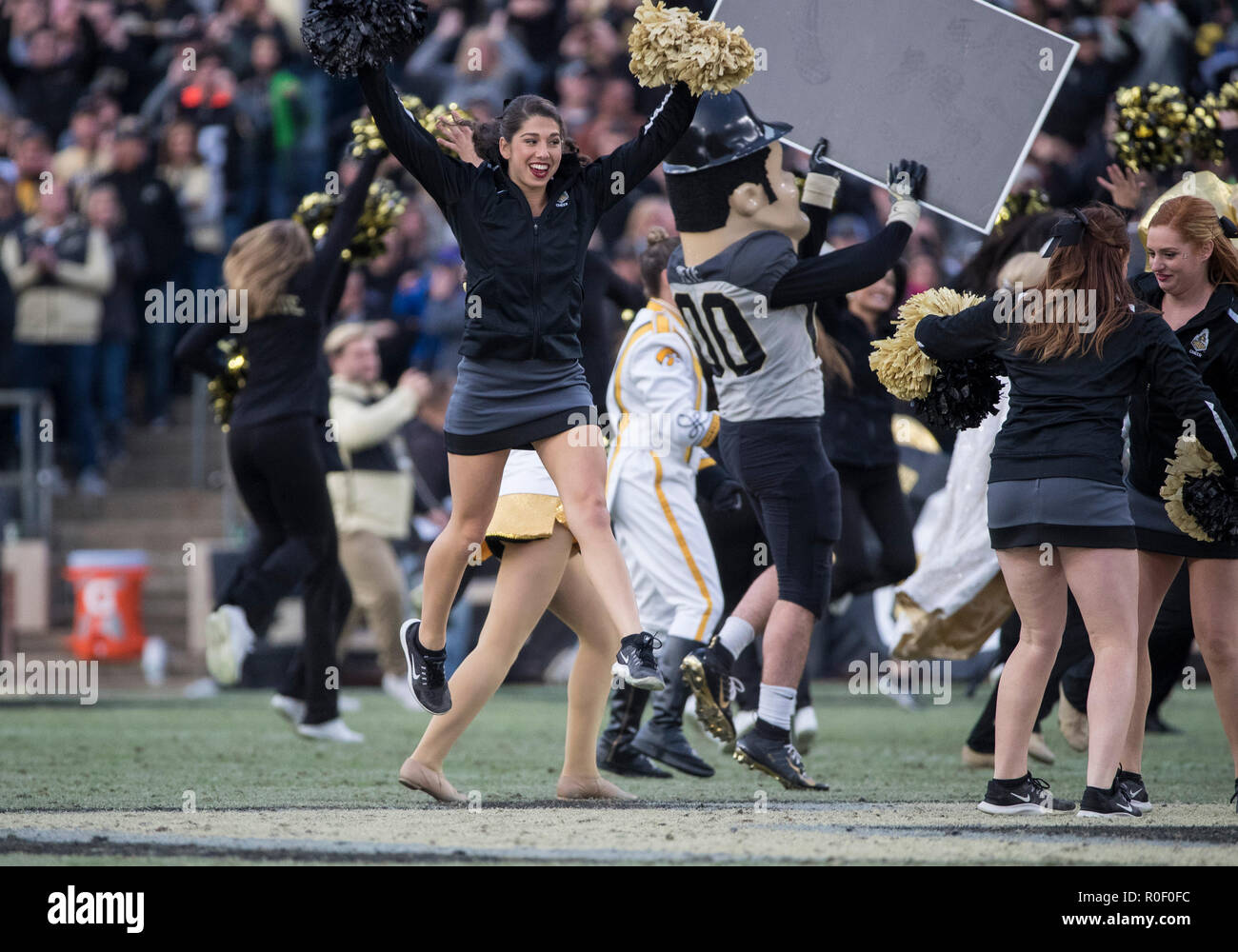 Purdue boilermakers cheerleaders hi-res stock photography and images ...