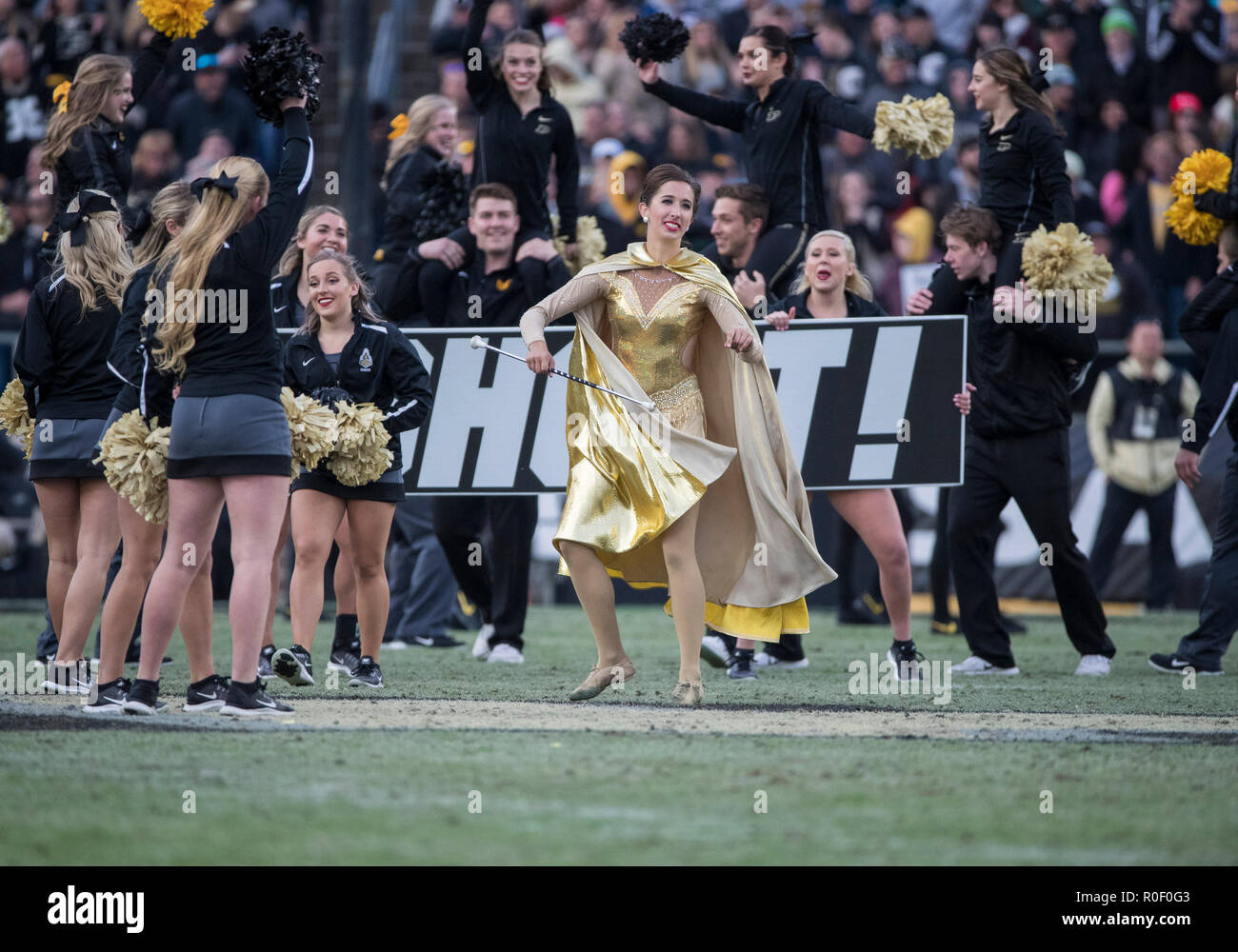 Purdue boilermakers cheerleaders hi-res stock photography and images ...
