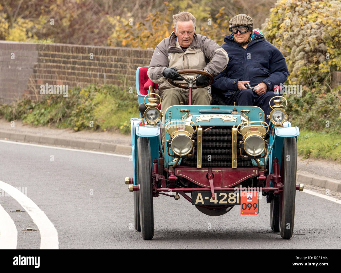 Pyecombe, East Sussex, UK. 4th November 2018. Owners and drivers take ...