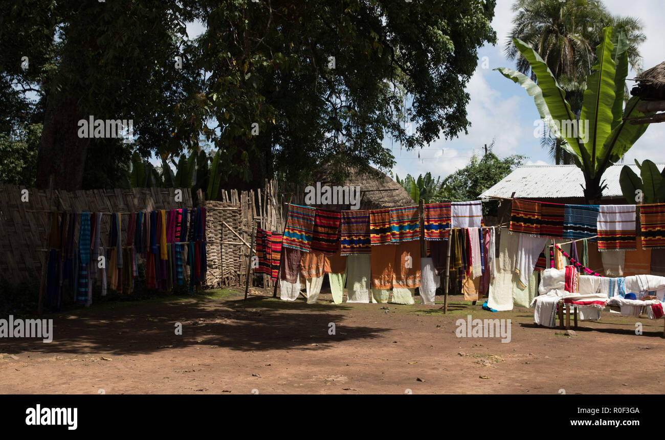 Nairobi. 29th Oct, 2018. Photo taken on Oct. 29, 2018 shows handmade ...