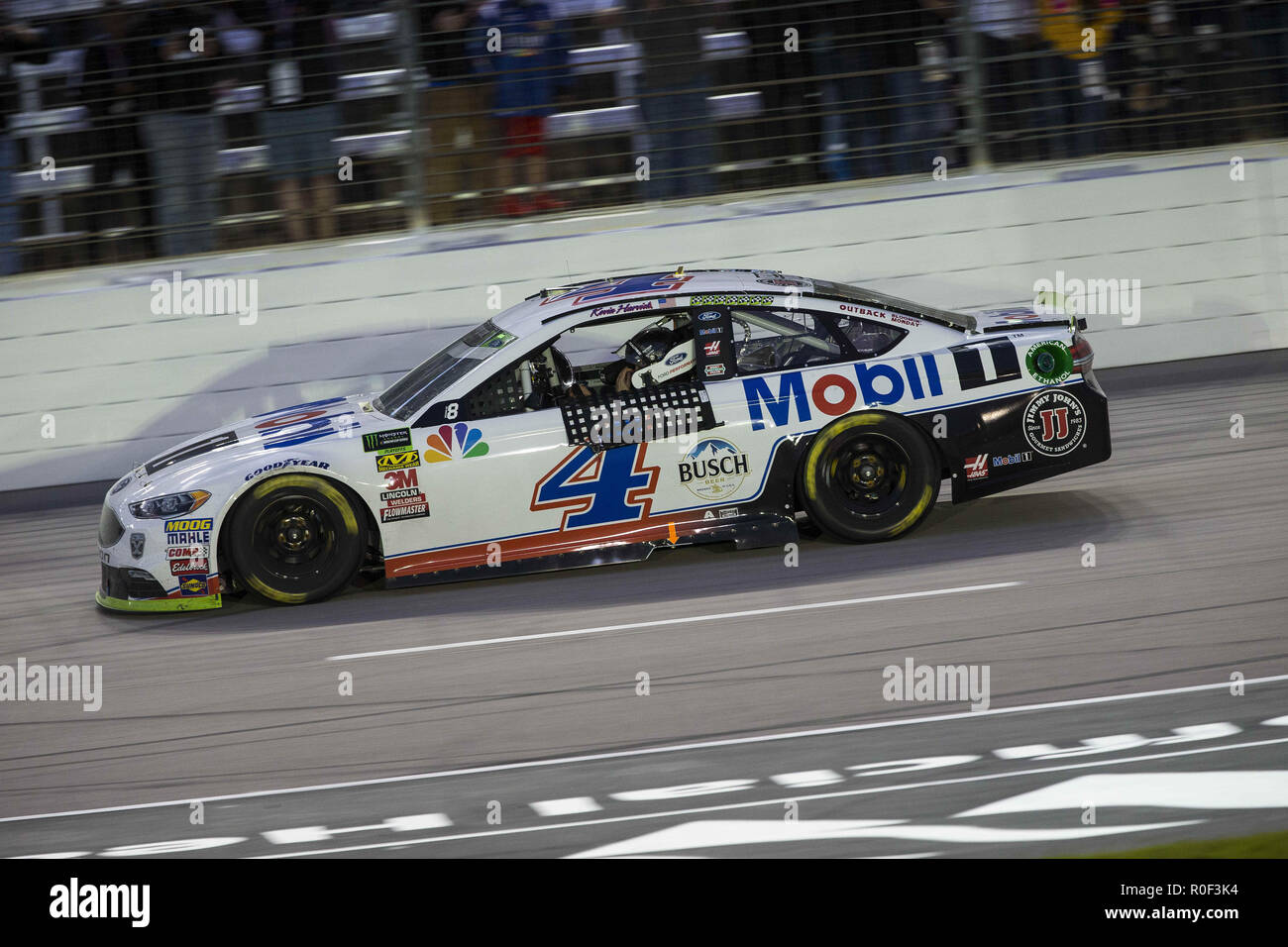 Ft. Worth, Texas, USA. 4th Nov, 2018. Kevin Harvick (4) takes the ...