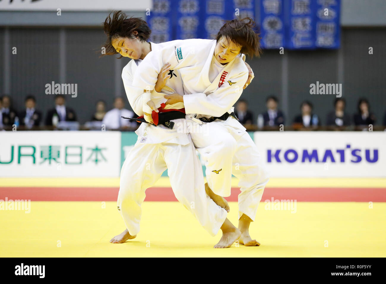 Chiba, Japan. 4th Nov, 2018. (L to R) Rina Tatsukawa, Chishima Maeda ...