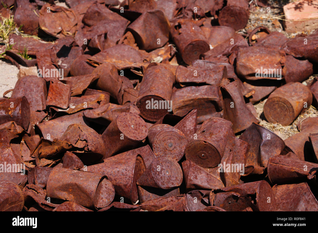Old rusty metal cans hi-res stock photography and images - Alamy