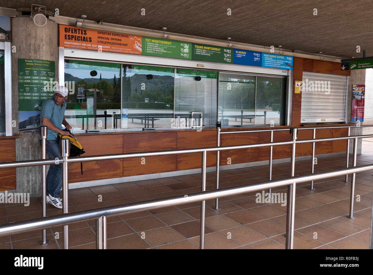 Train ticket office hi-res stock photography and images - Alamy