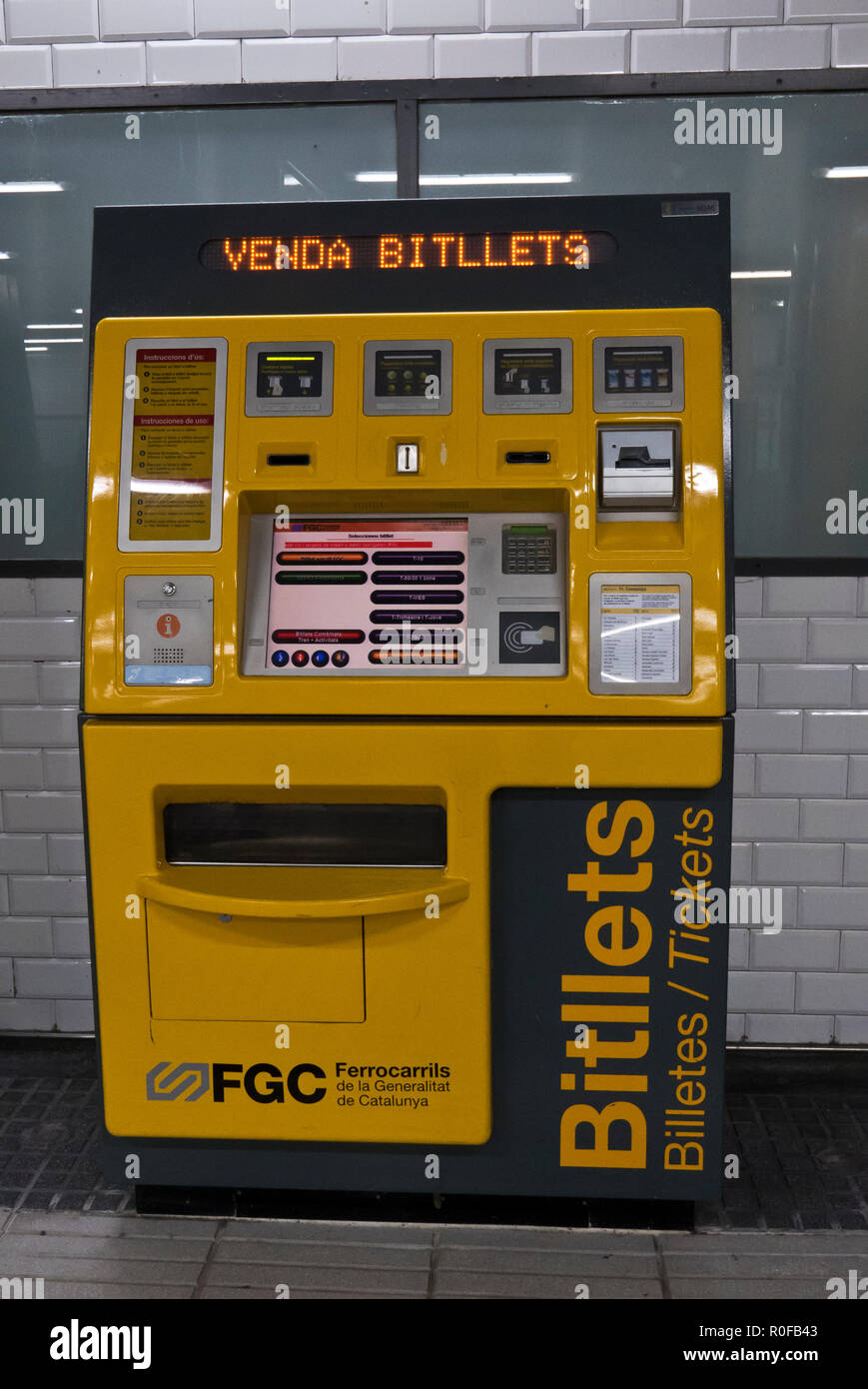 Ticket vending hi-res stock photography and images - Alamy