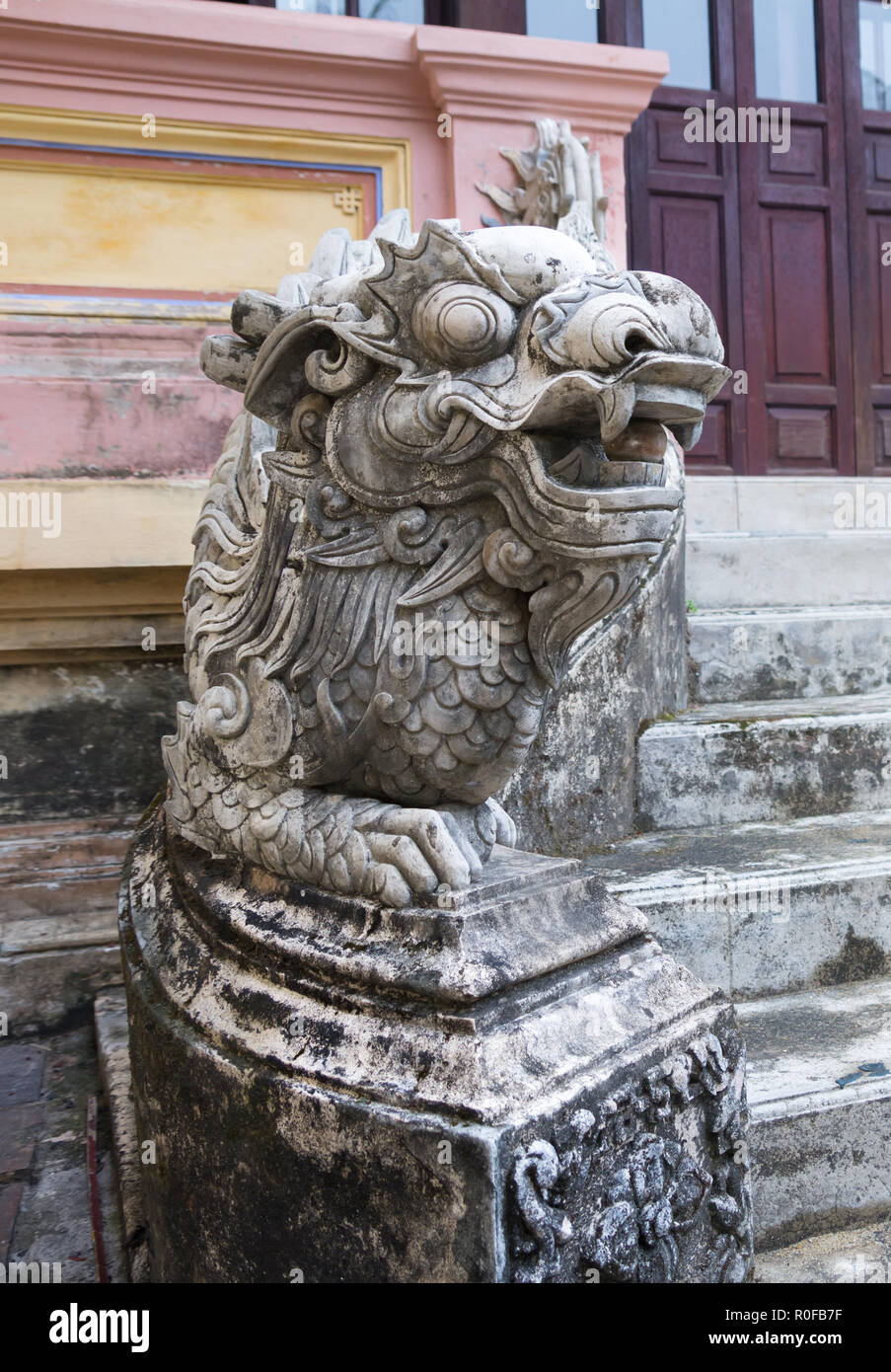 chinese dragon guardian statue Stock Photo - Alamy