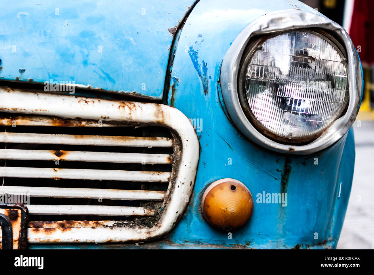 Old broken car hi-res stock photography and images - Alamy