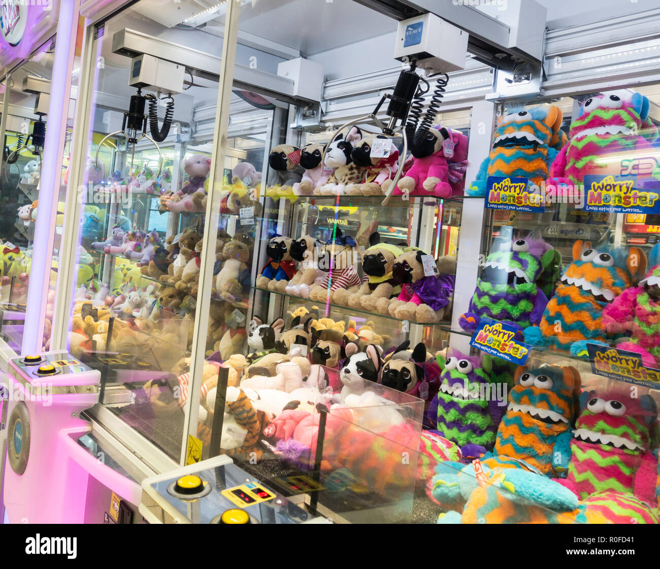 Toy crane machine hi-res stock photography and images - Alamy