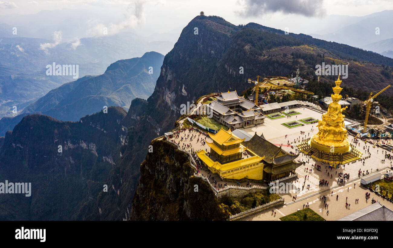Emei mountain hi-res stock photography and images - Alamy