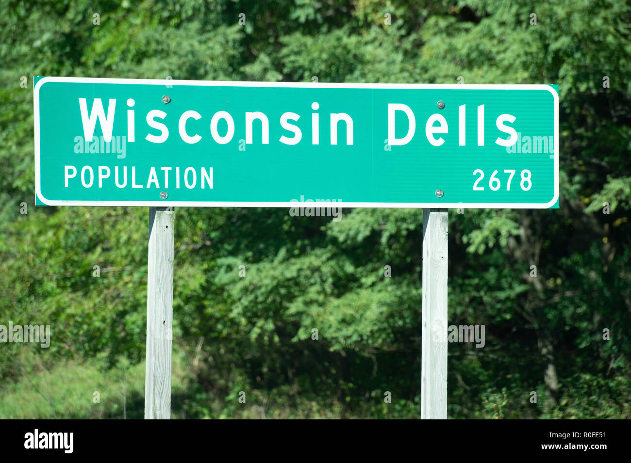 A population sign Wisconsin Dells, The Waterpark Capital of the World ...