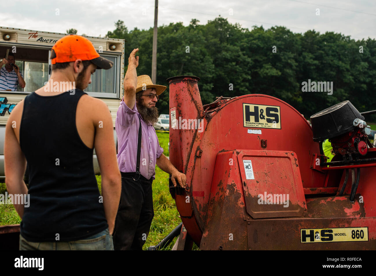 Farm auctions hi-res stock photography and images - Alamy