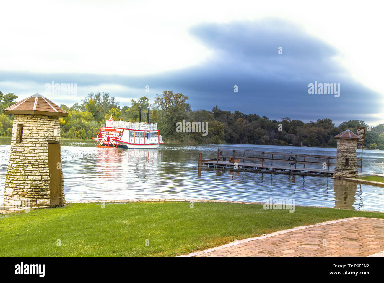 Paddle wheel Riverboat Stock Photo - Alamy