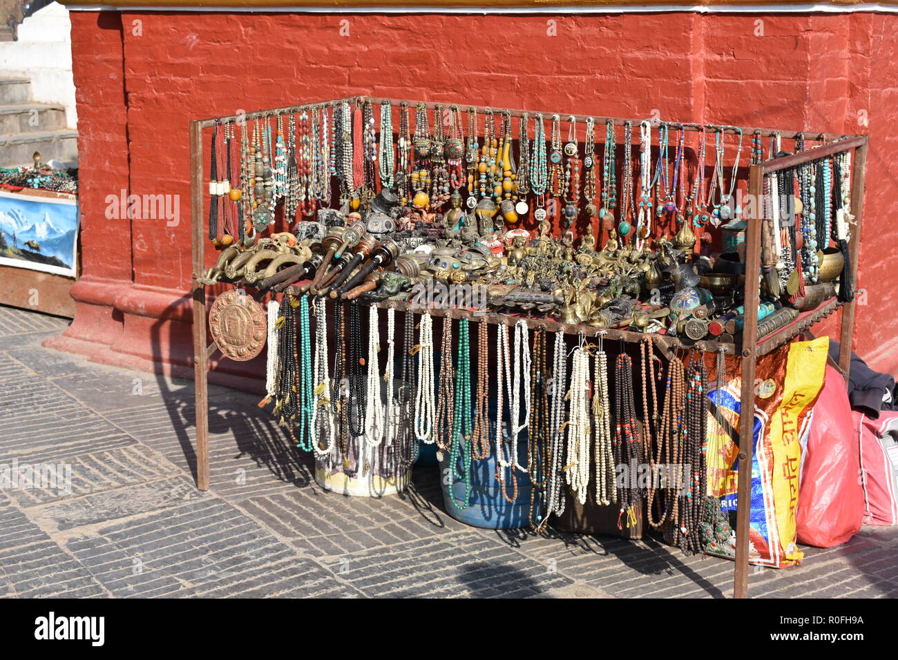 Curio stall hi-res stock photography and images - Alamy