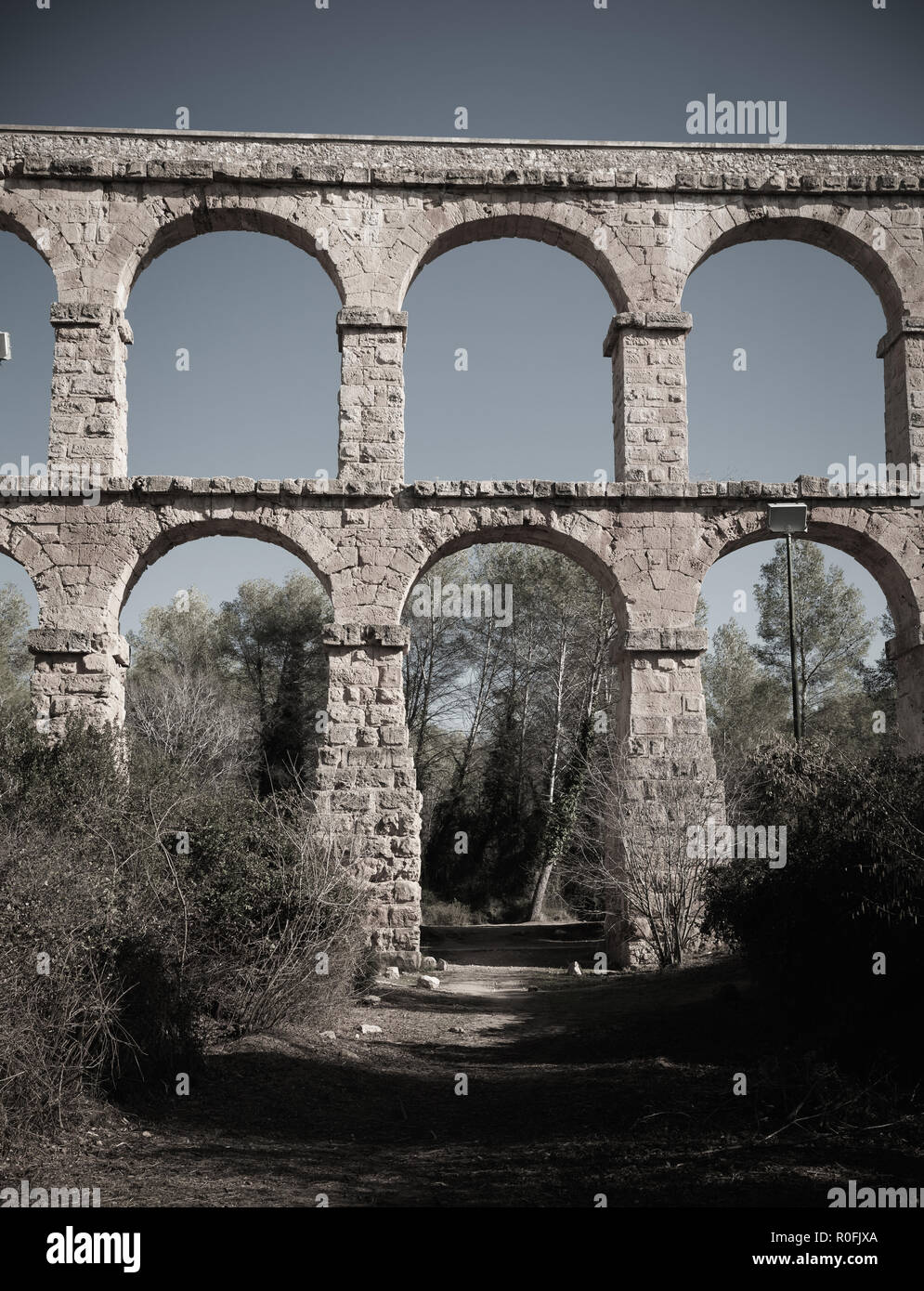 Two tiered bridge hi-res stock photography and images - Alamy