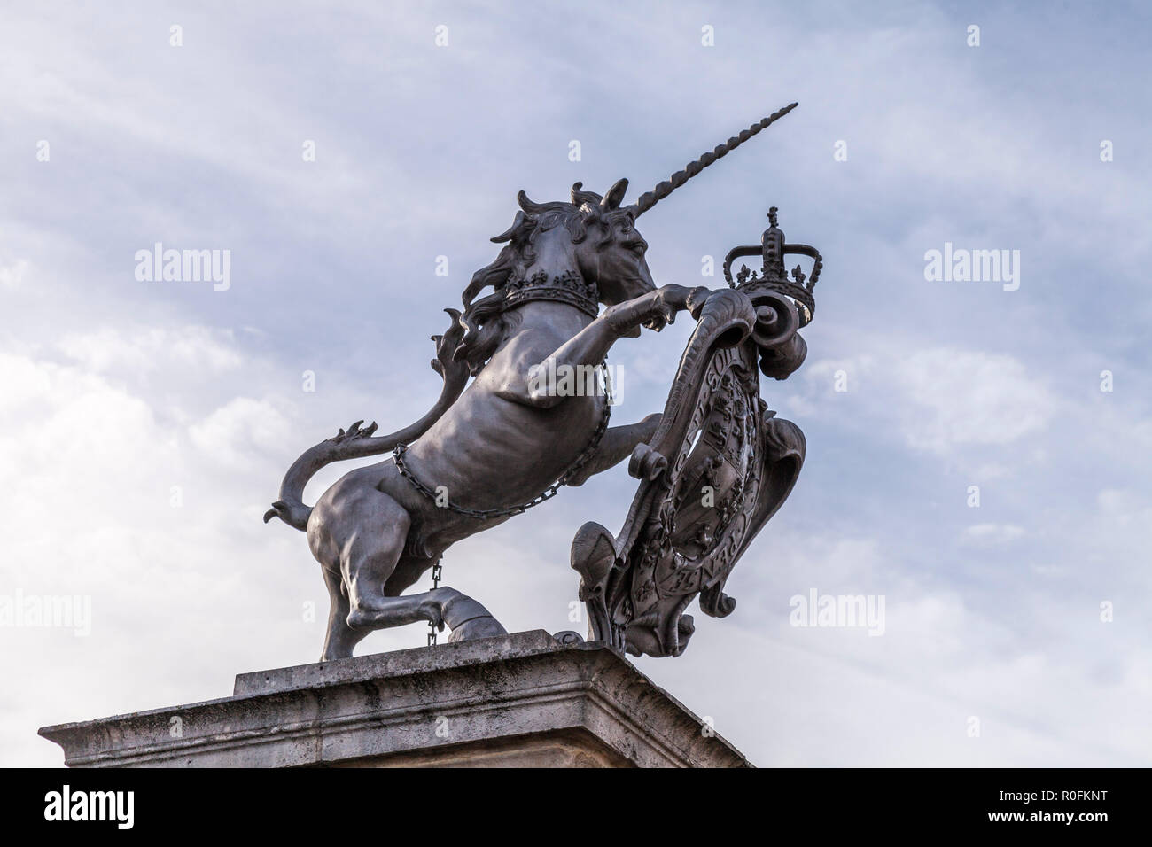 The Trophy Gates at Hampton Court Palace, Surrey,England,UK Stock Photo ...