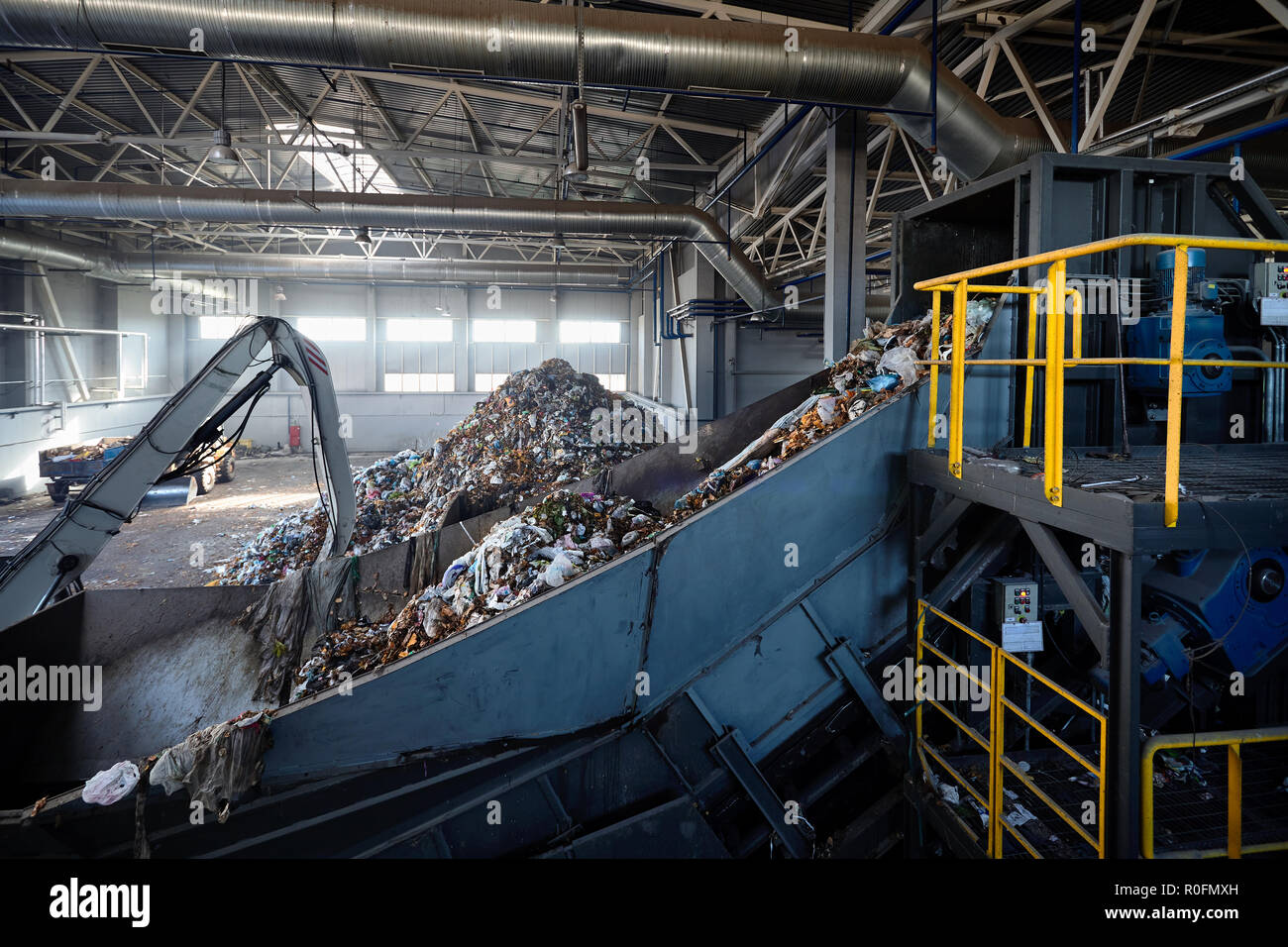Refiner and chain-stepped conveyor equipment of modern waste recycling ...