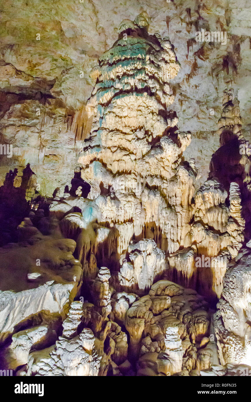 Cave and karst hi-res stock photography and images - Alamy