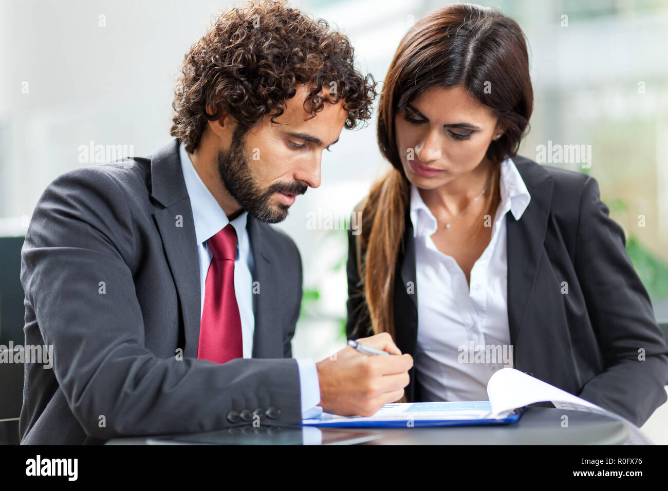 Signing contract new job hi-res stock photography and images - Alamy