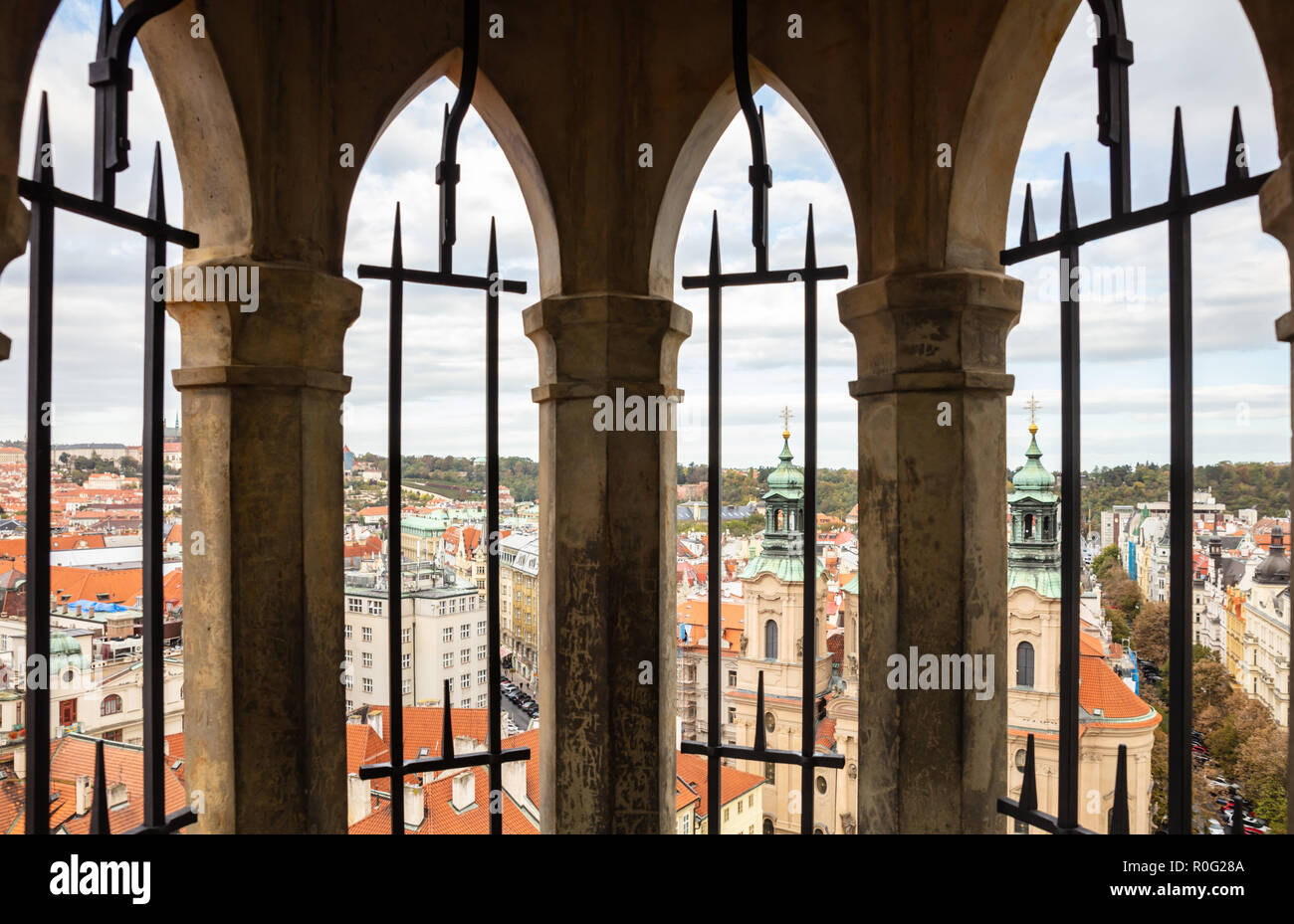 Windows above windows hi-res stock photography and images - Alamy