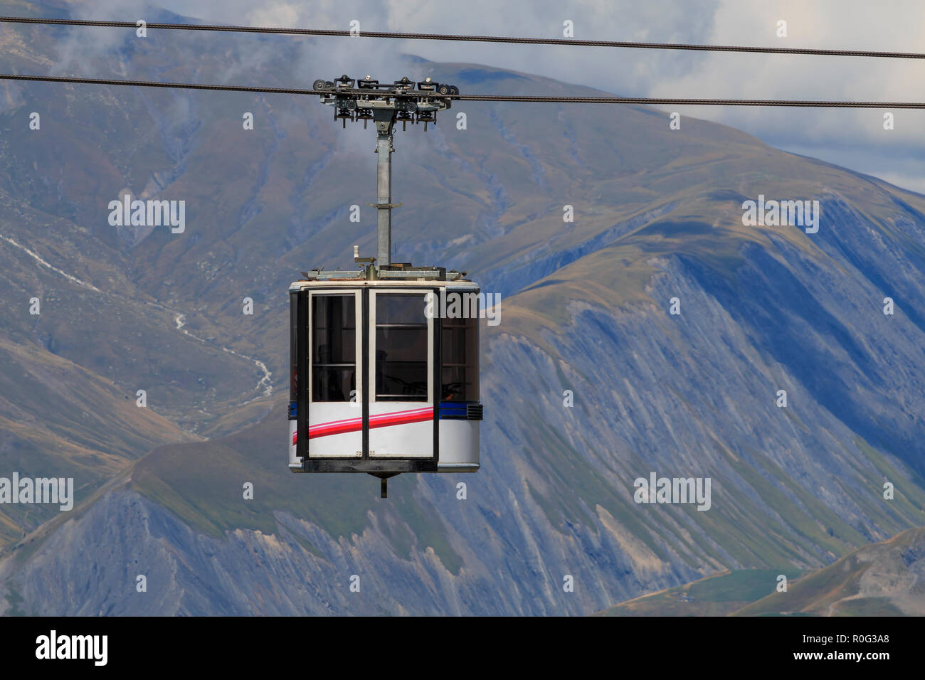 Summer cable car hi-res stock photography and images - Alamy
