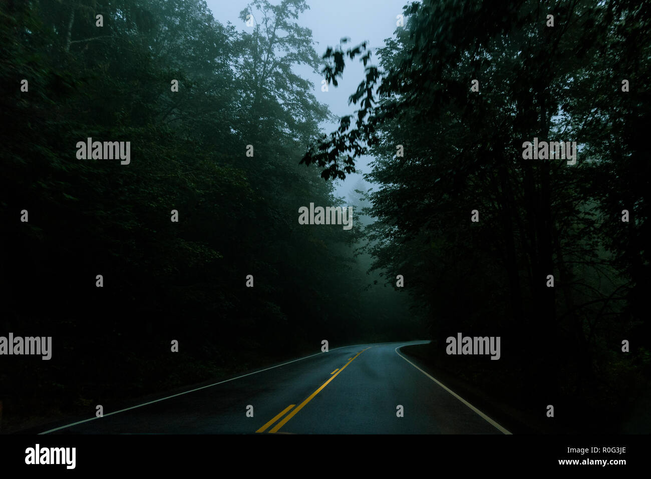 Dark highway hi-res stock photography and images - Alamy