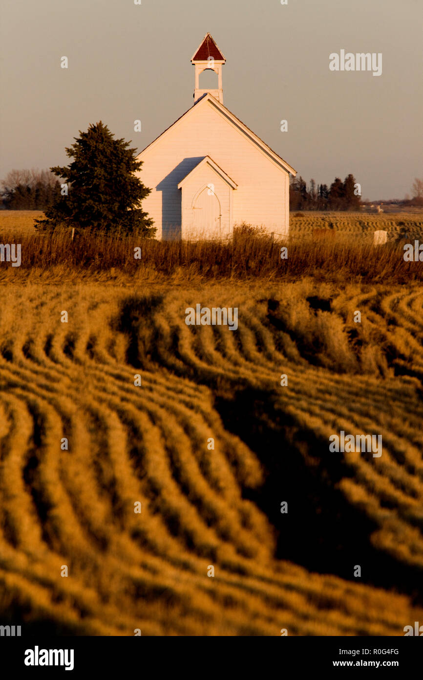 Old country church in saskatchewan hi-res stock photography and images ...