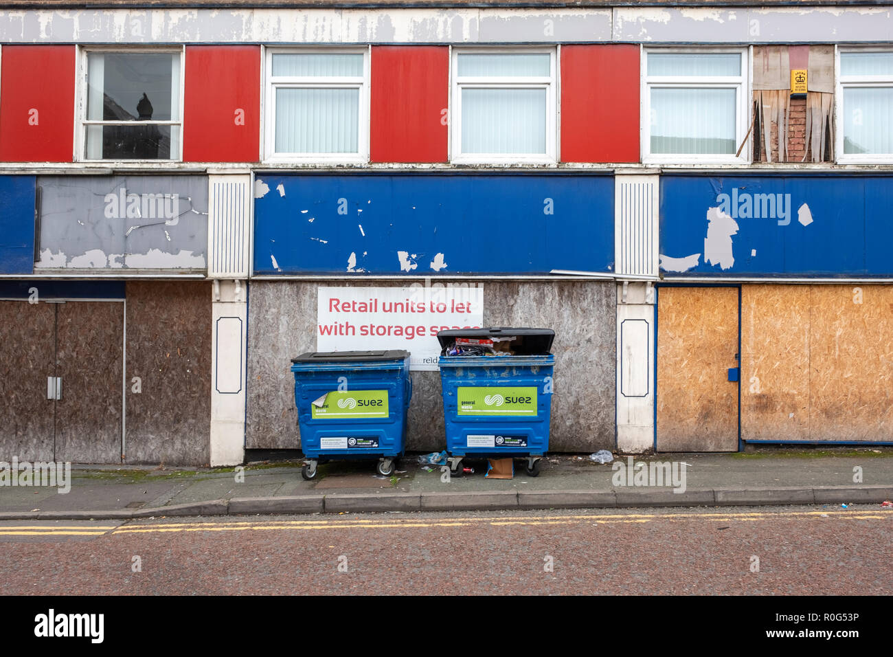 Run down high street hi-res stock photography and images - Alamy