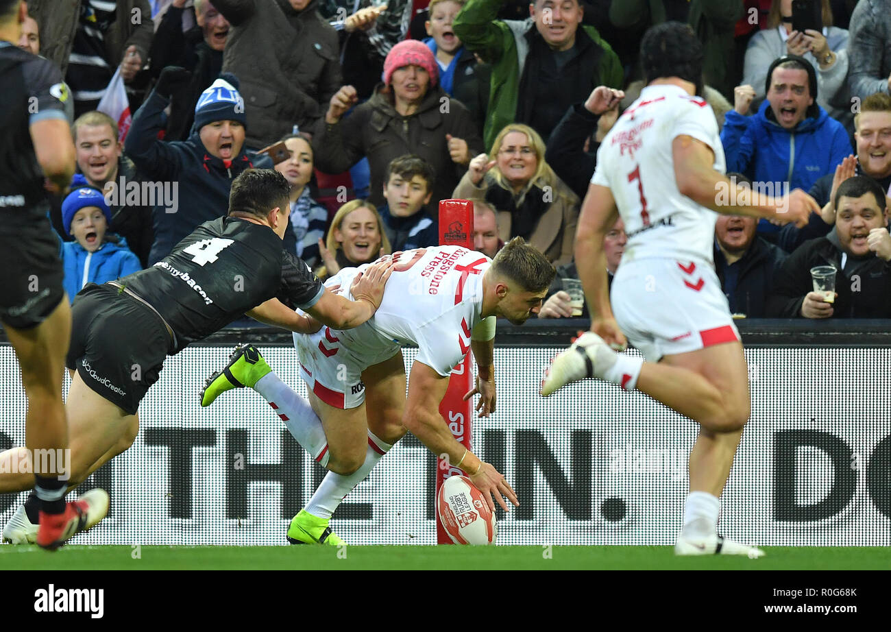 England's Tommy Makinson scores his sides second try during the ...