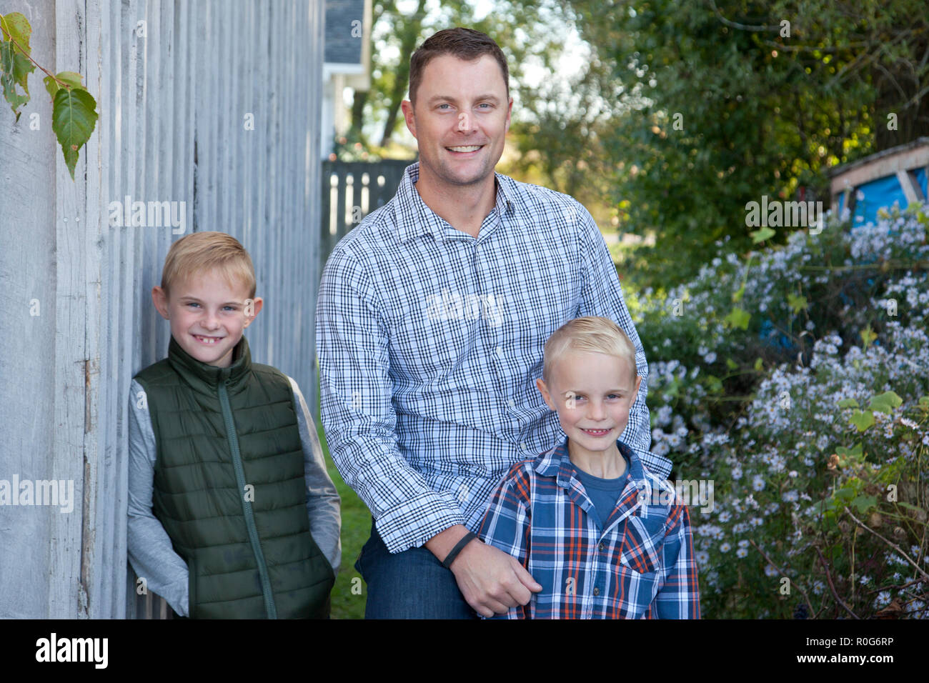 Three children stand hi-res stock photography and images - Alamy