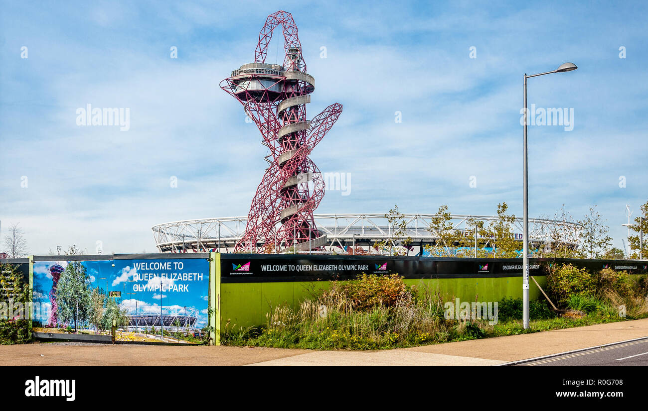LONDON, UNITED KINGDOM - OCTOBER 23, 2018 : A view of the iconic ...