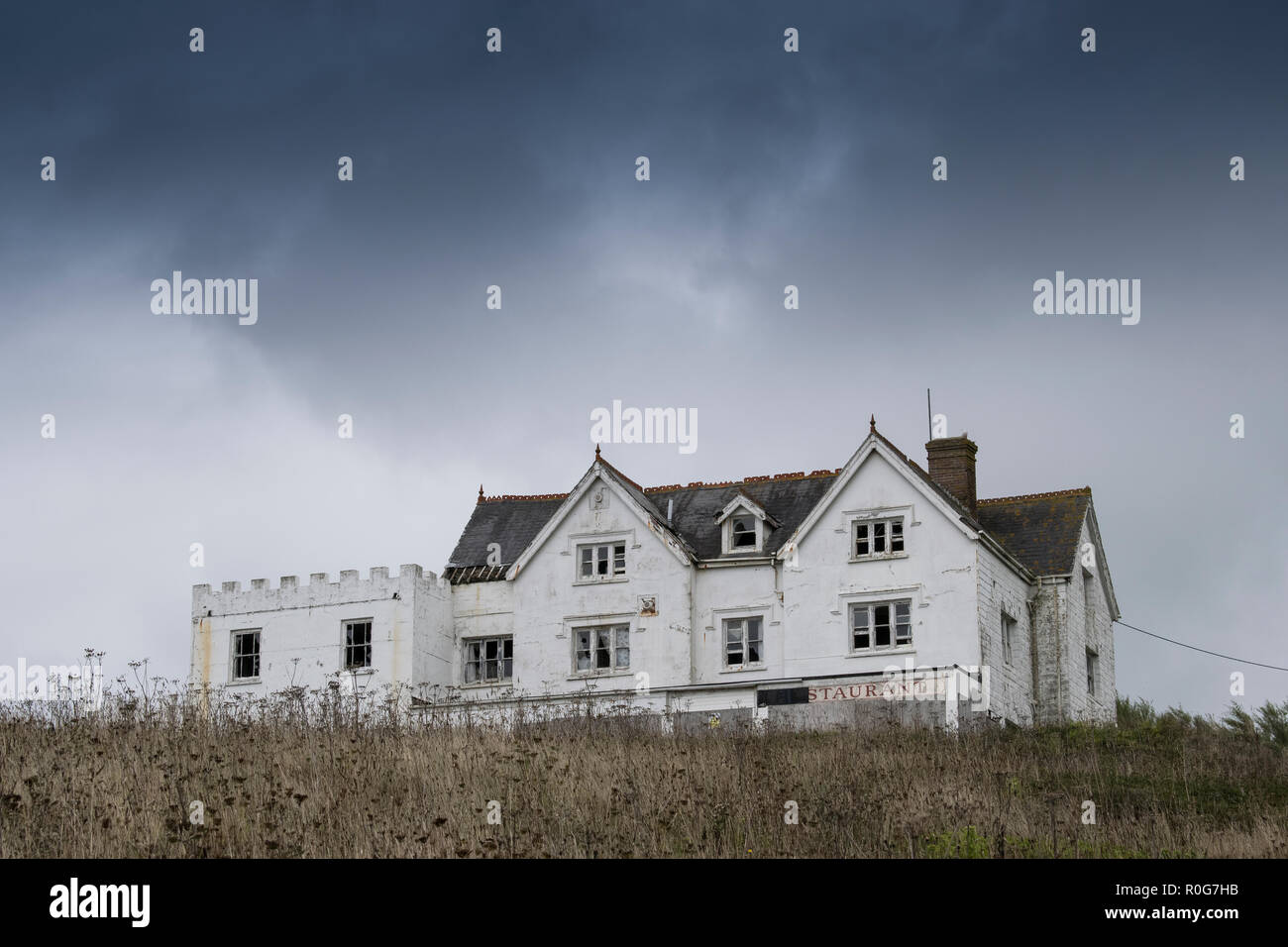 Derelict hotel hi-res stock photography and images - Alamy