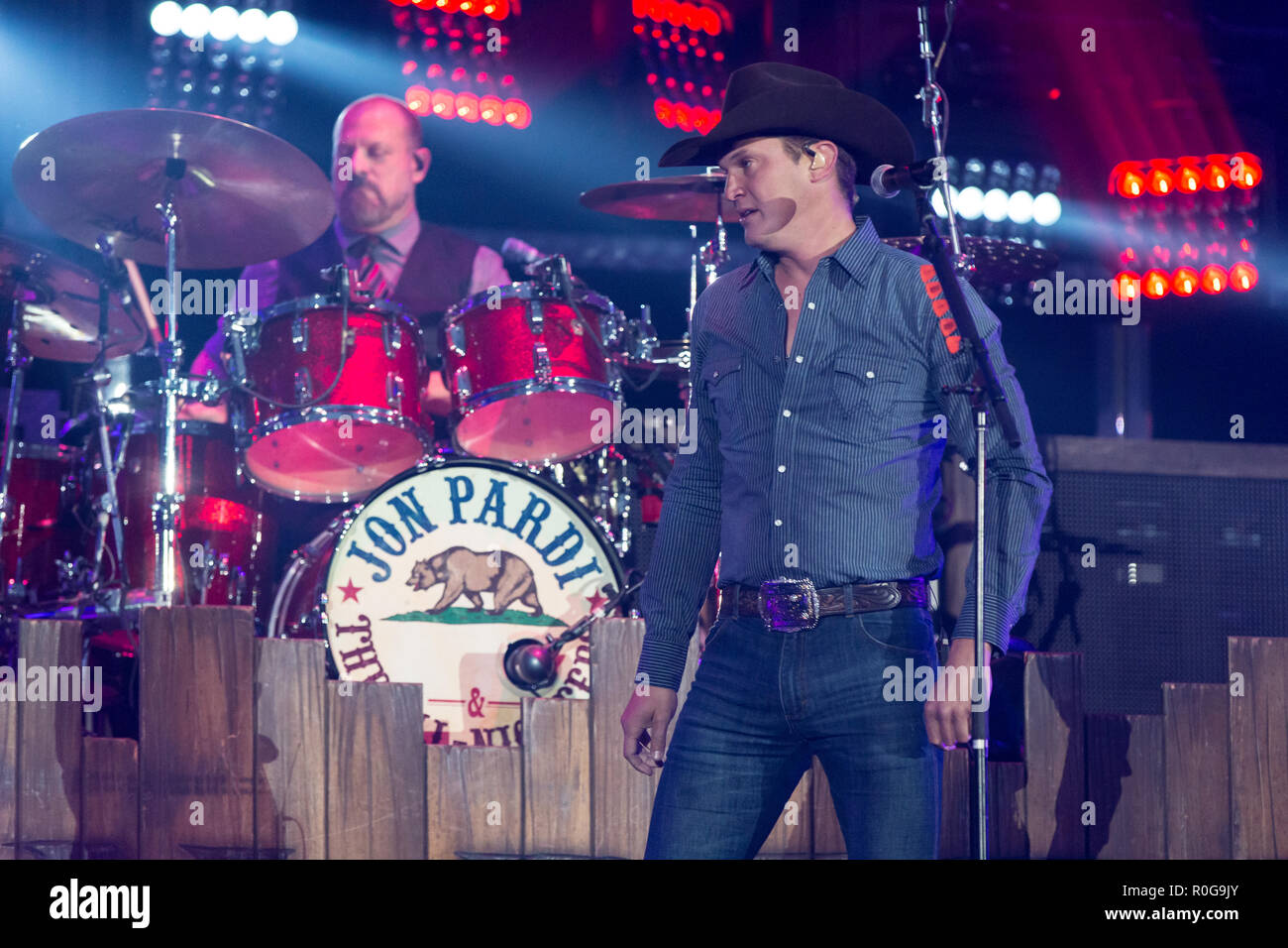 Jon pardi performing hi-res stock photography and images - Alamy