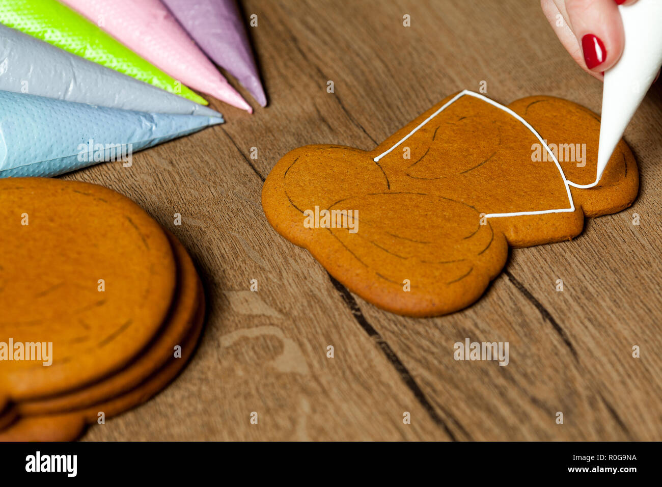baking, draw on baking, patterns process close up Stock Photo - Alamy