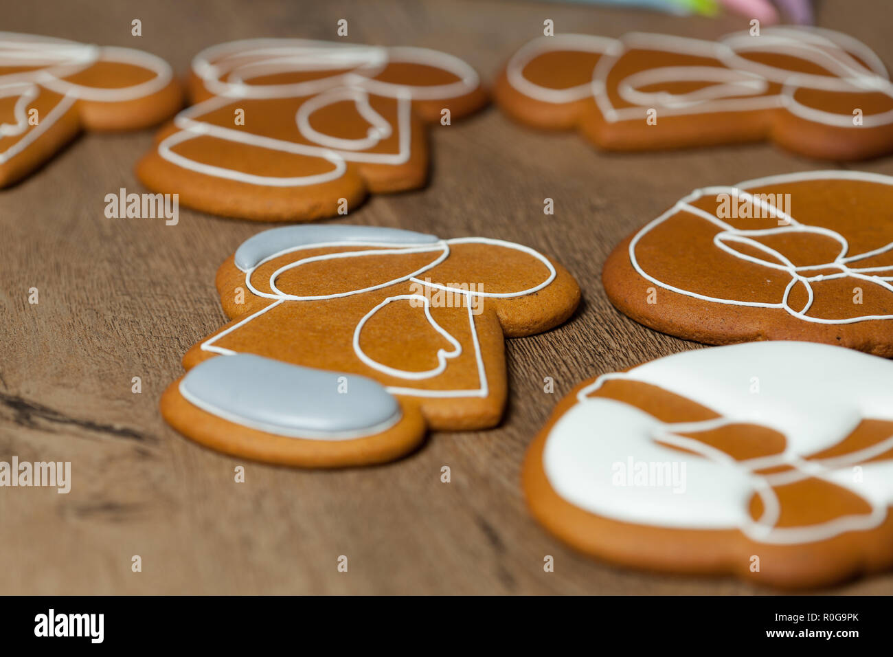 baking, draw on baking, patterns process close up Stock Photo - Alamy