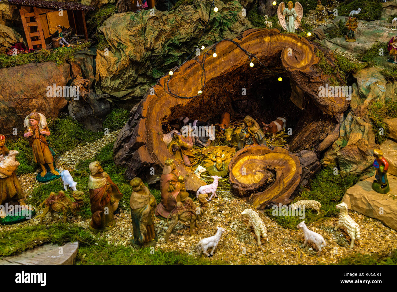 Baby Jesus, Saint Joseph and the Blessed Virgin Mary in Nativity Scene ...