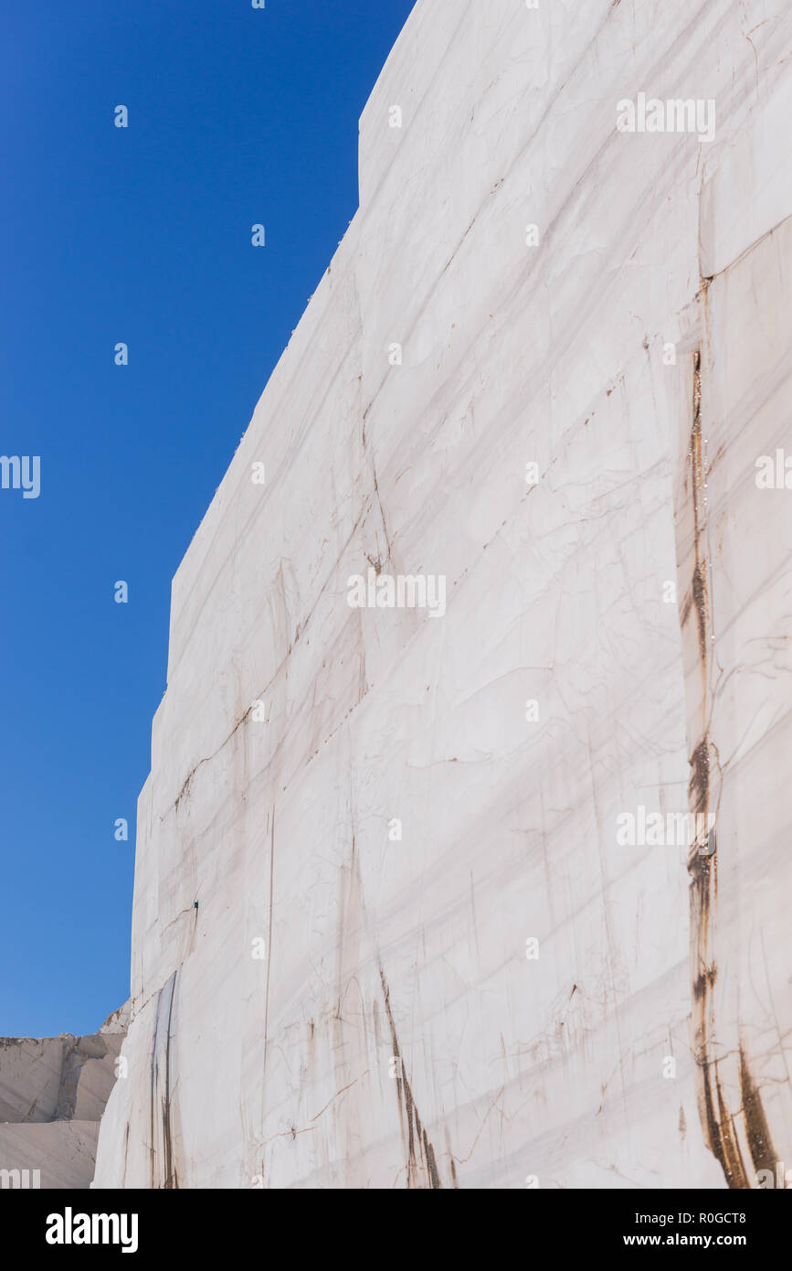Marble quarry with a lake Stock Photo - Alamy