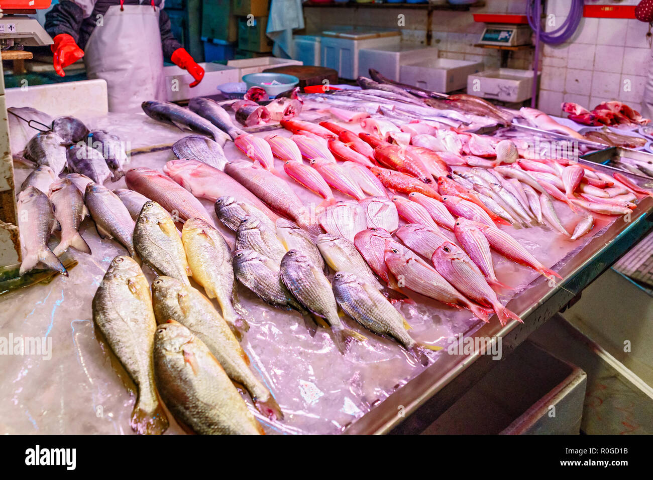Hong kong fish seller hi-res stock photography and images - Alamy
