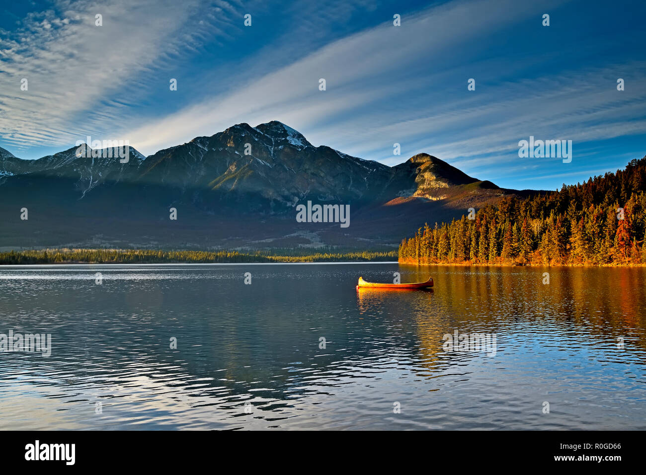 Pyramid lake jasper national park hi-res stock photography and images ...