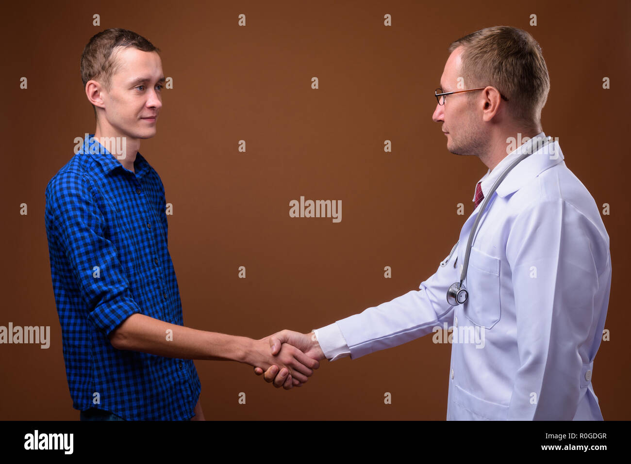 Doctor and adult male patient hi-res stock photography and images - Alamy