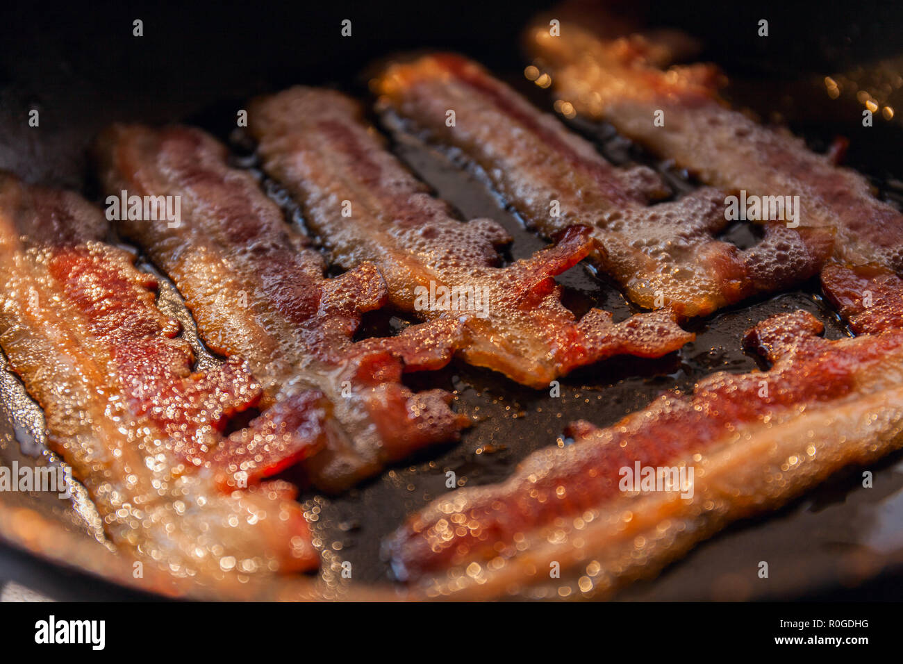 Cook crispy bacon hi-res stock photography and images - Alamy