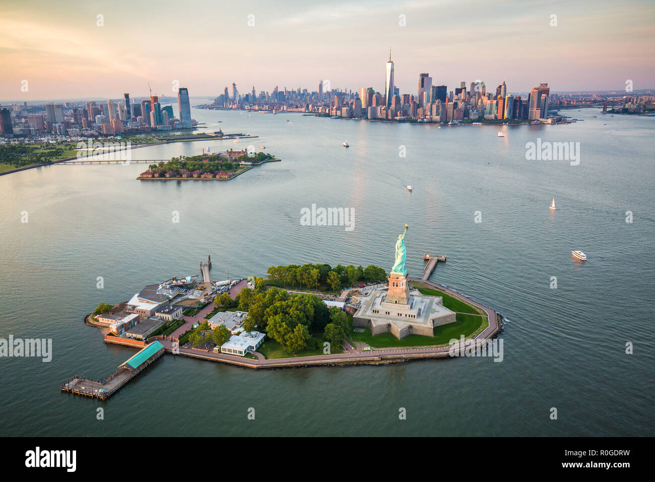 Statue of liberty aerial hi-res stock photography and images - Alamy