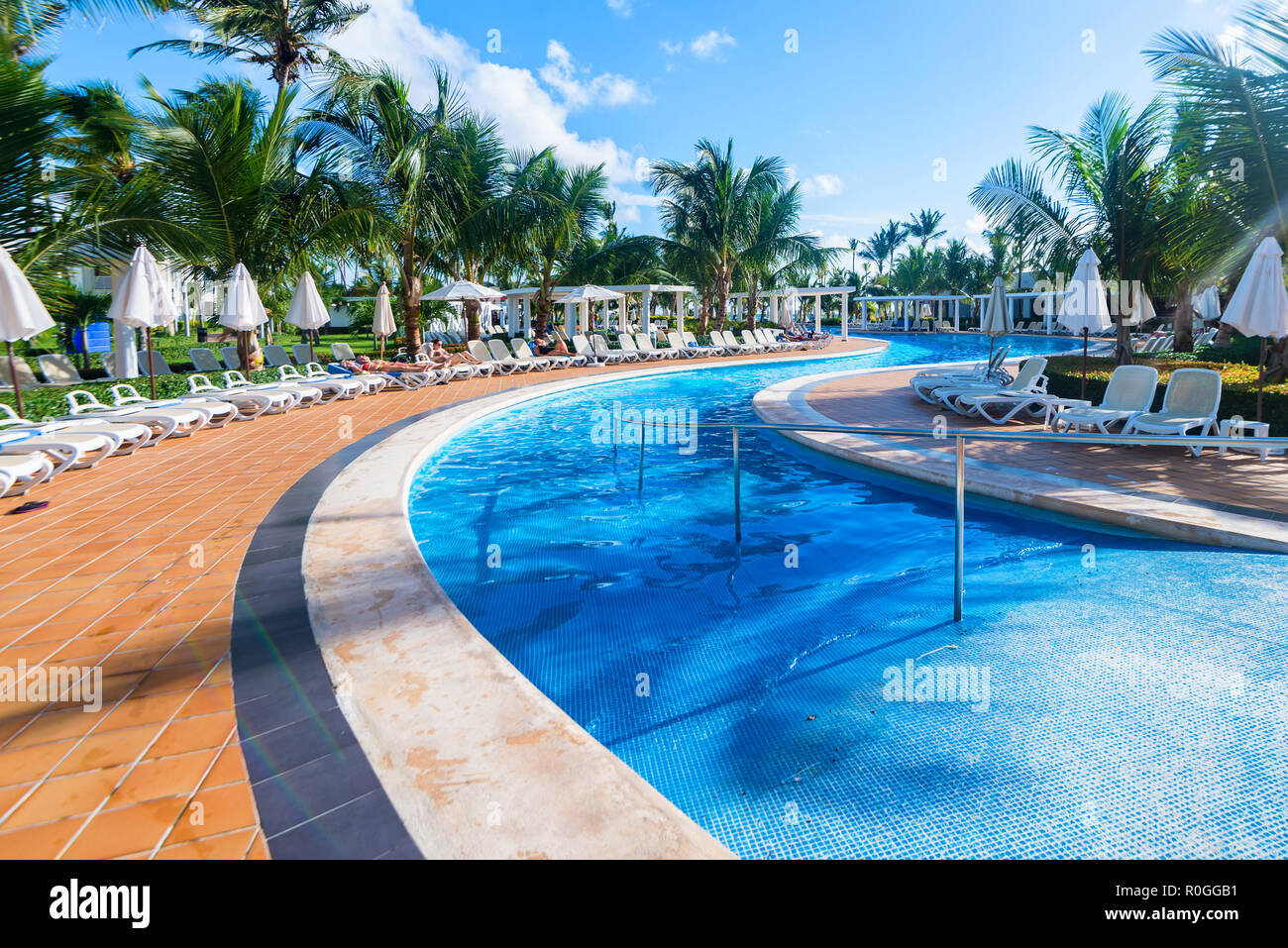 Modern outdoor luxurious swimming pool in hotel Stock Photo - Alamy