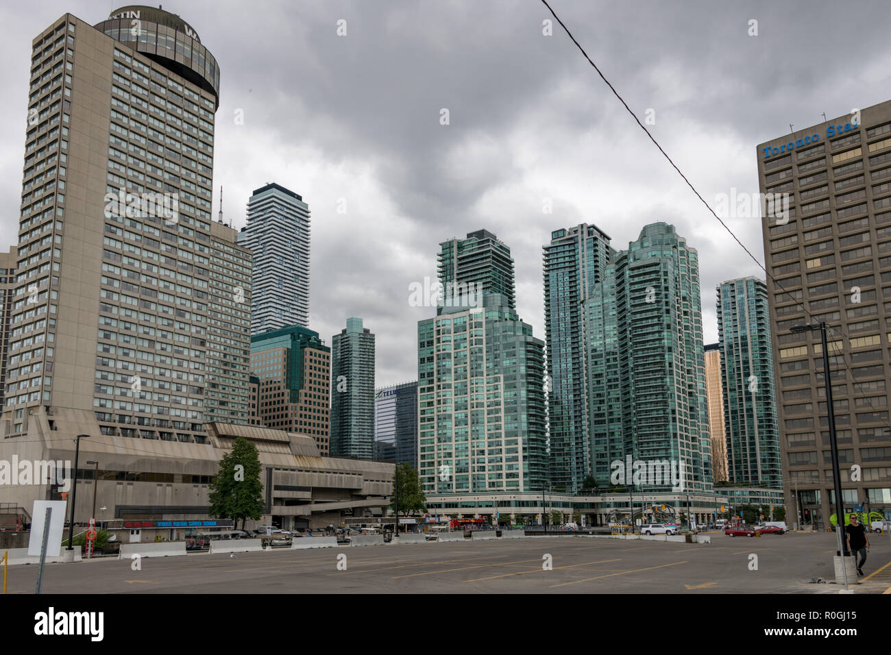 Toronto street view hi-res stock photography and images - Alamy