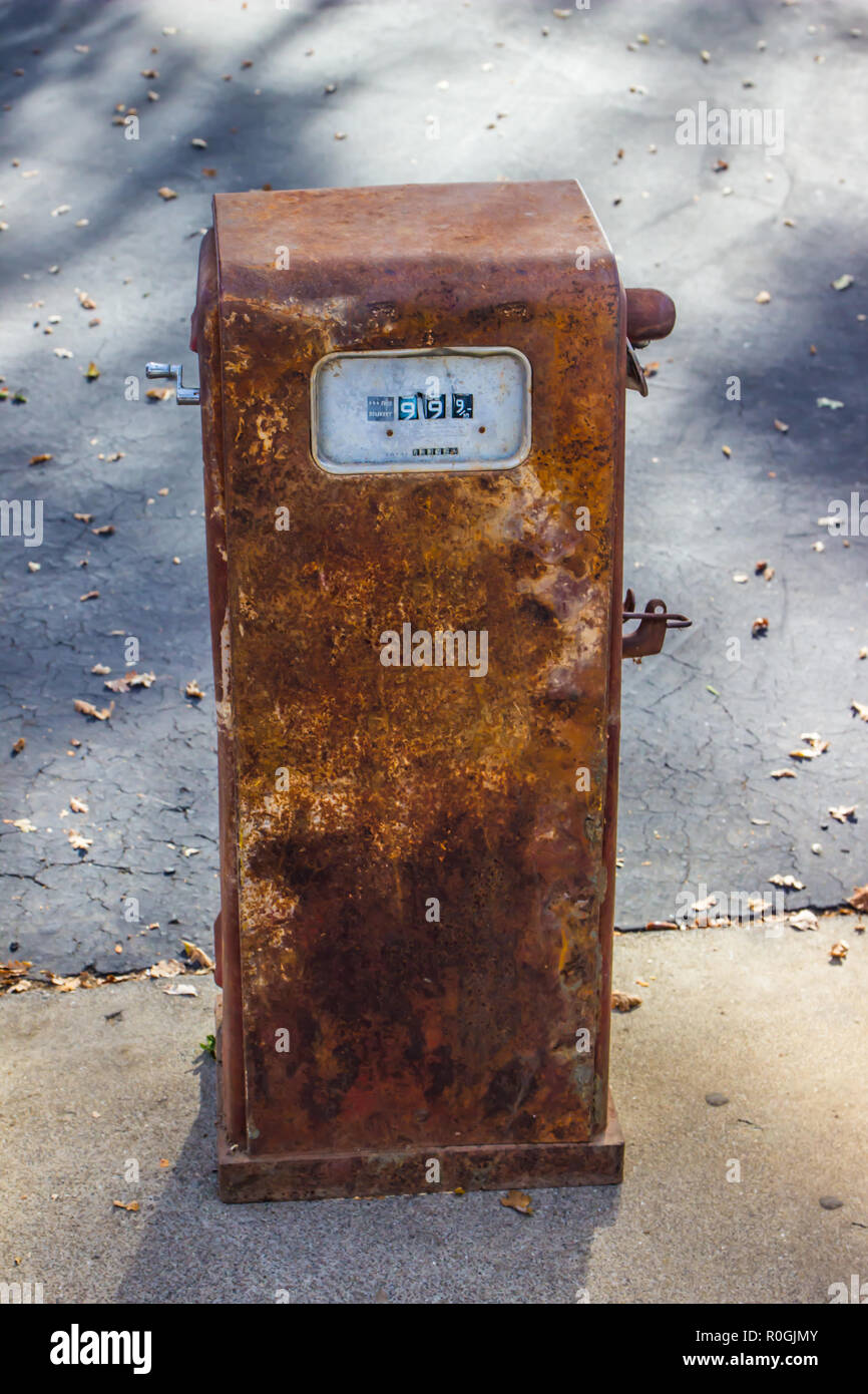 Vintage Rusty Gasoline Pump Stock Photo - Alamy