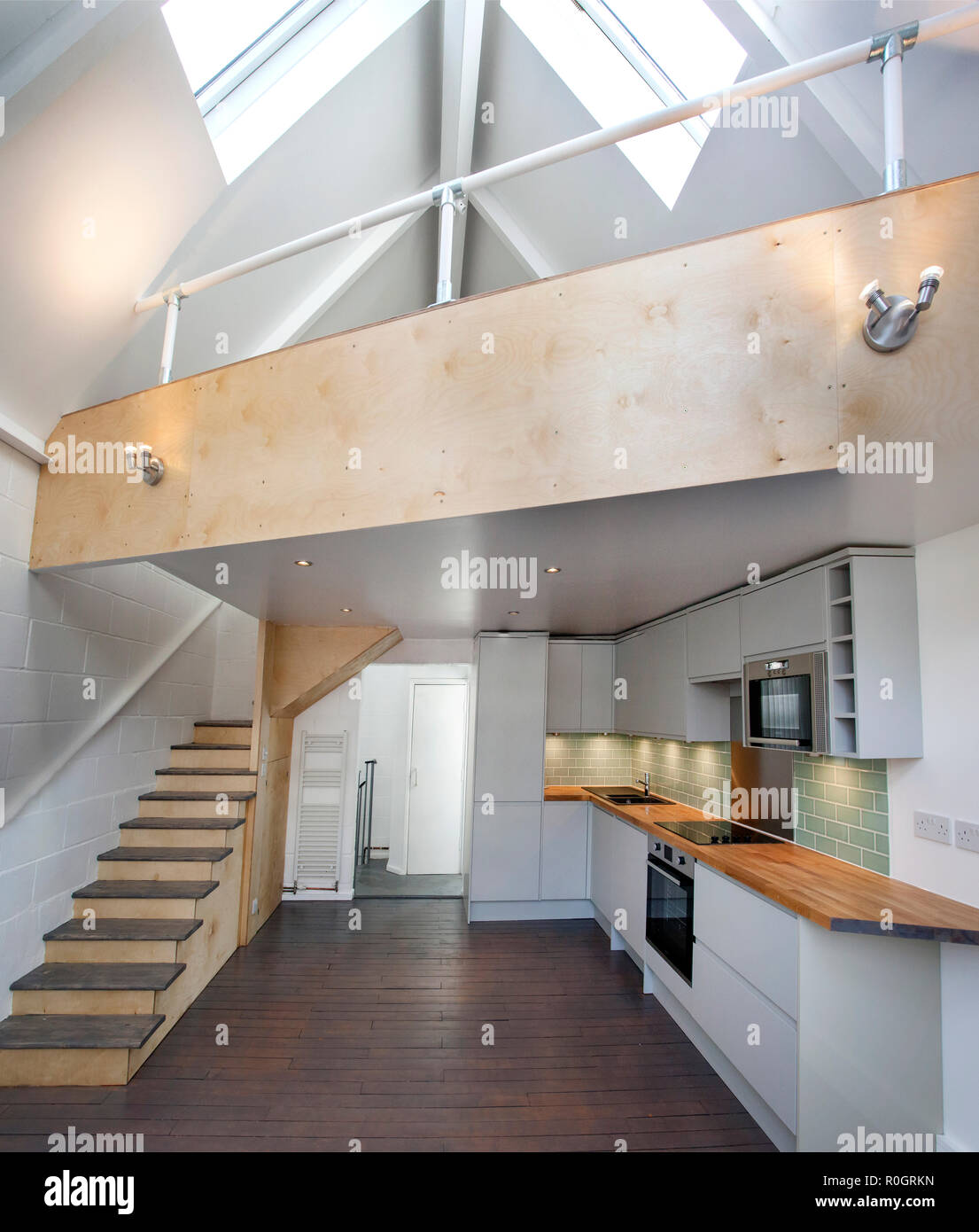 Studio loft hi-res stock photography and images - Alamy