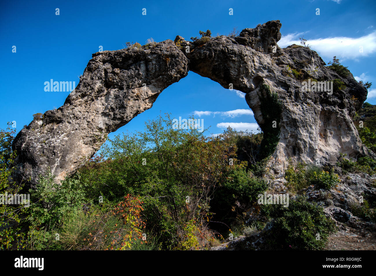 Semi arch hi-res stock photography and images - Alamy