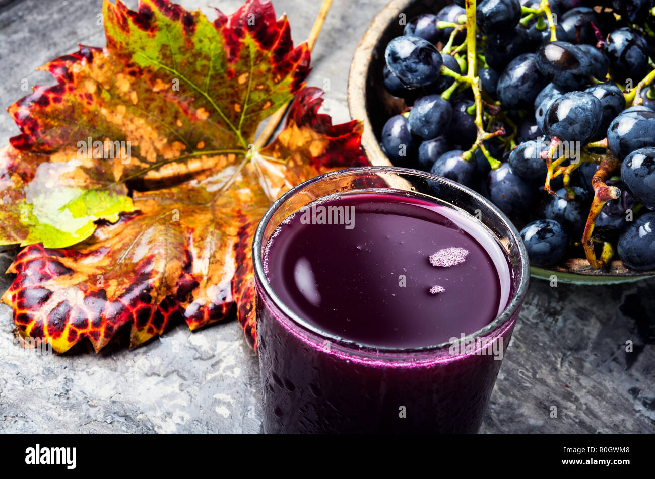 Natural organic juicy grapes and grape fruit Stock Photo - Alamy