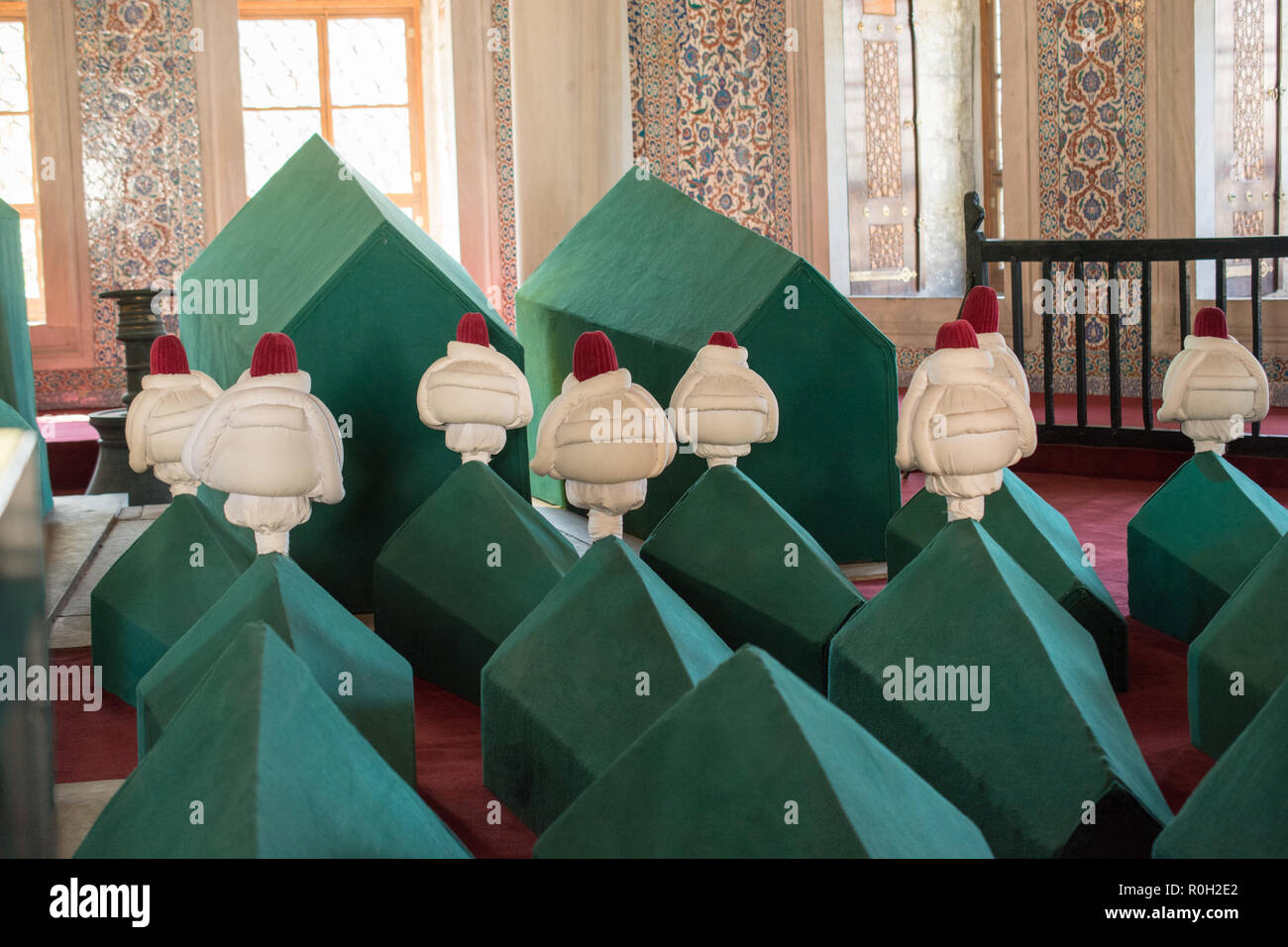 Rows of coffins in an ottoman turkish mausoleum tomb Stock Photo - Alamy