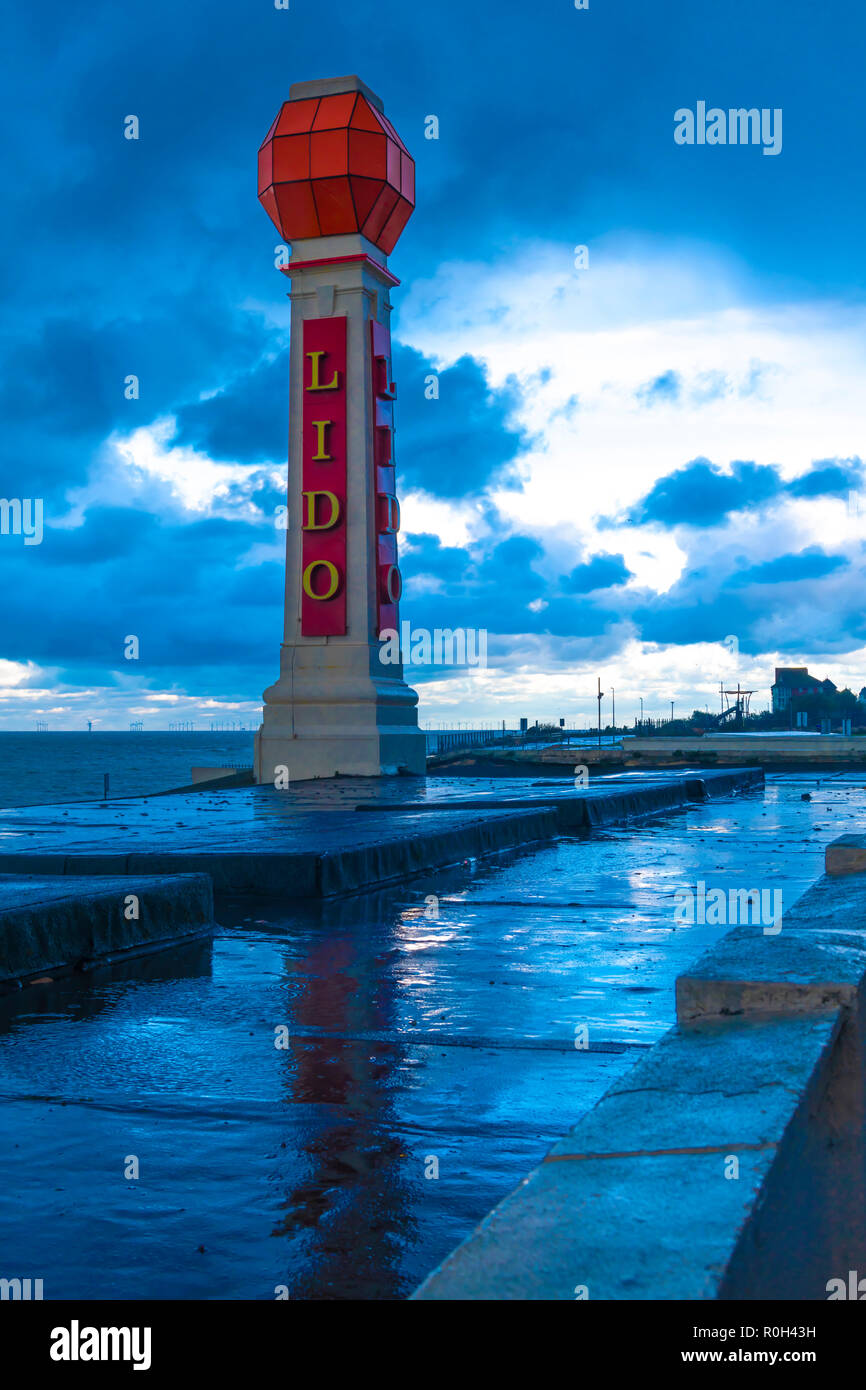 Rooftop lido sign hi-res stock photography and images - Alamy